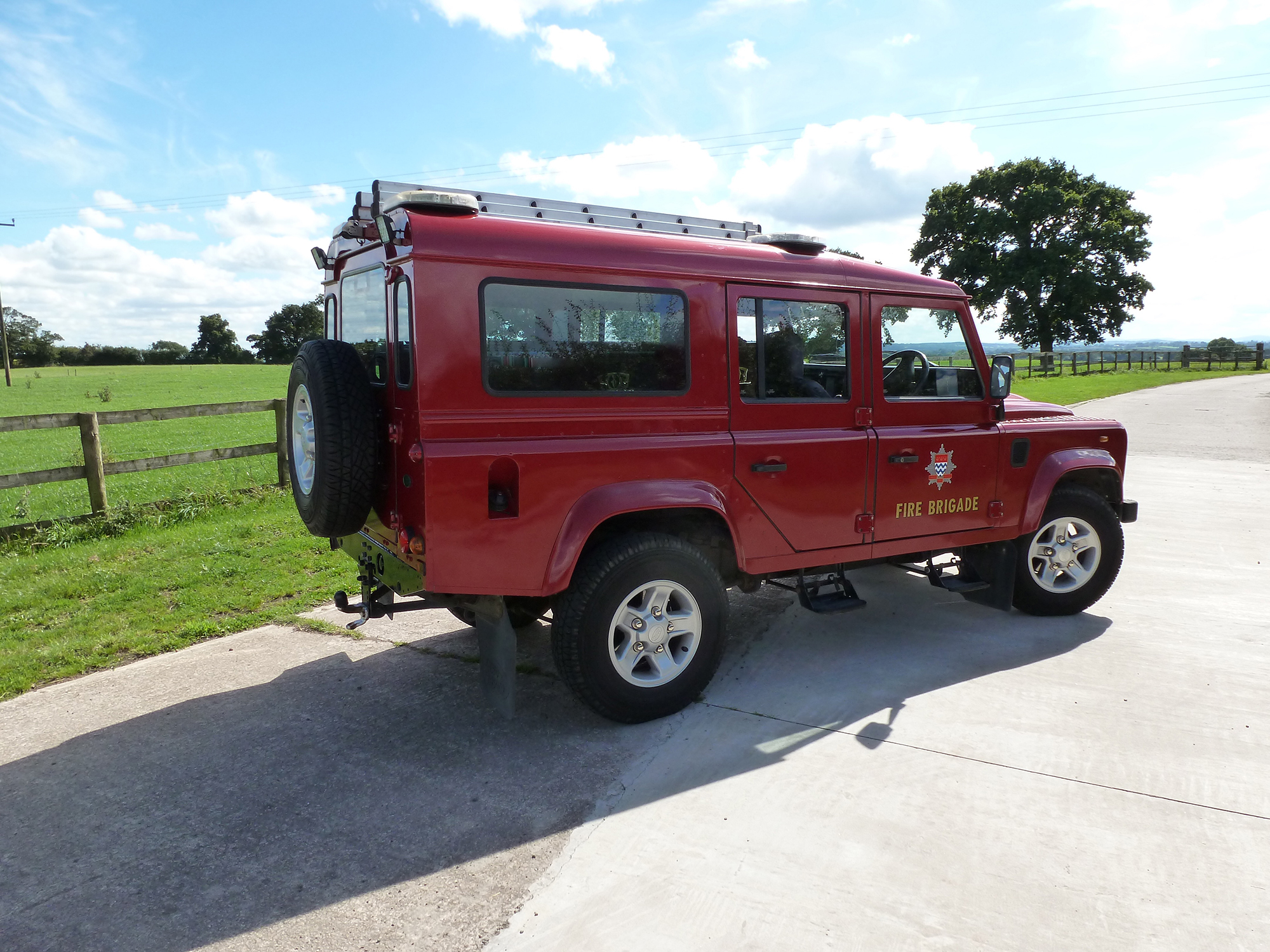 Land Rover Defender - Classic Fire Engines